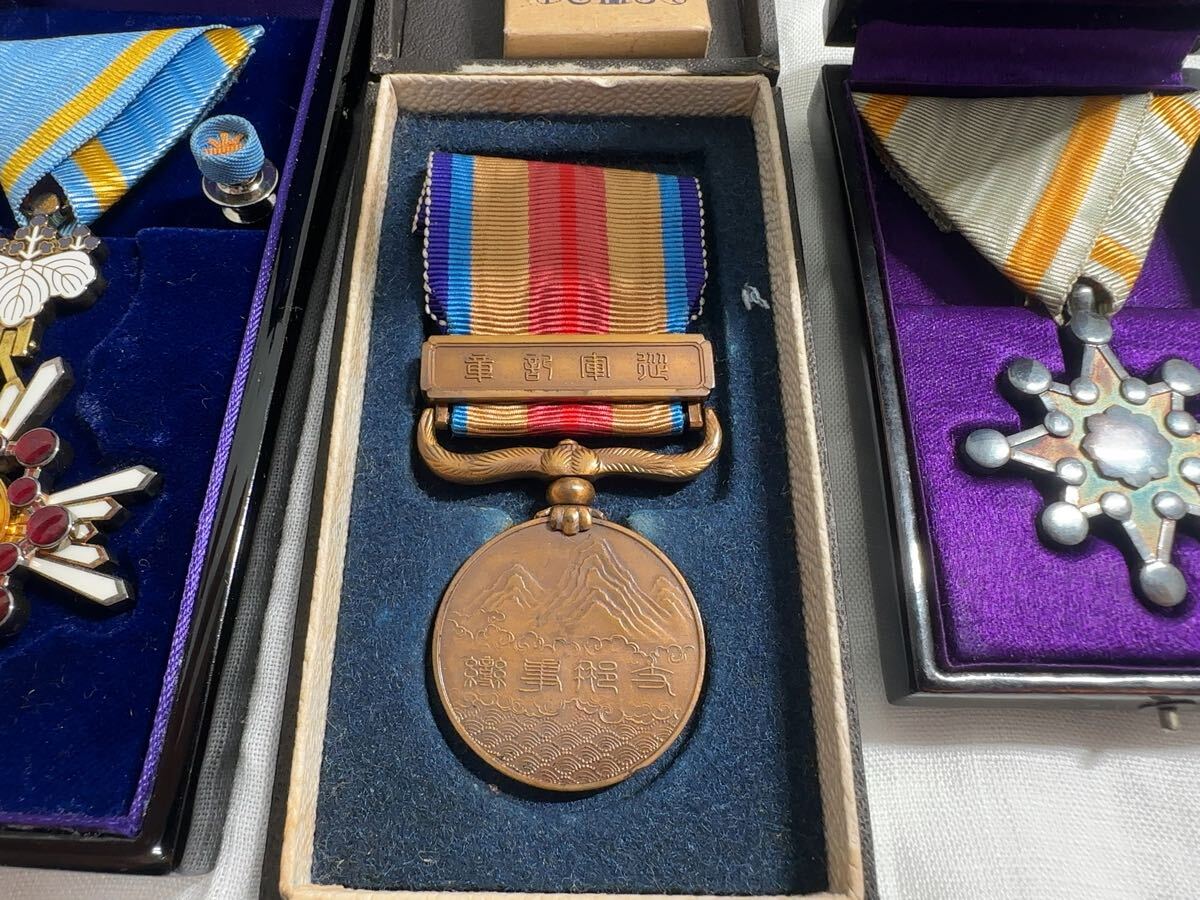 Yahoo!オークション - 一円スタート 勲章まとめ 瑞宝単光章 ケース・...