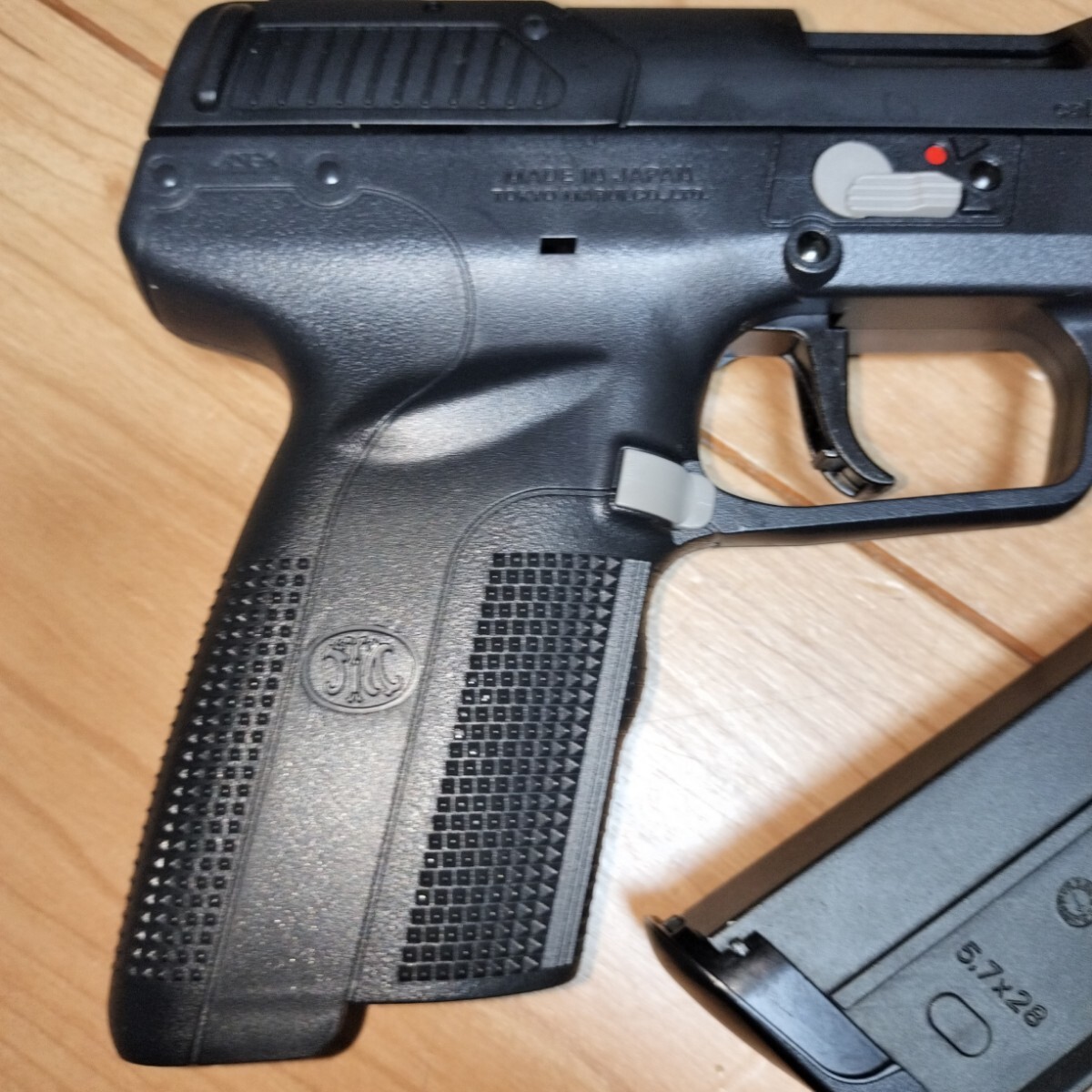 Yahoo!オークション - D1 FN5-7 FNファイブセブン 東京マルイ ガスガン...