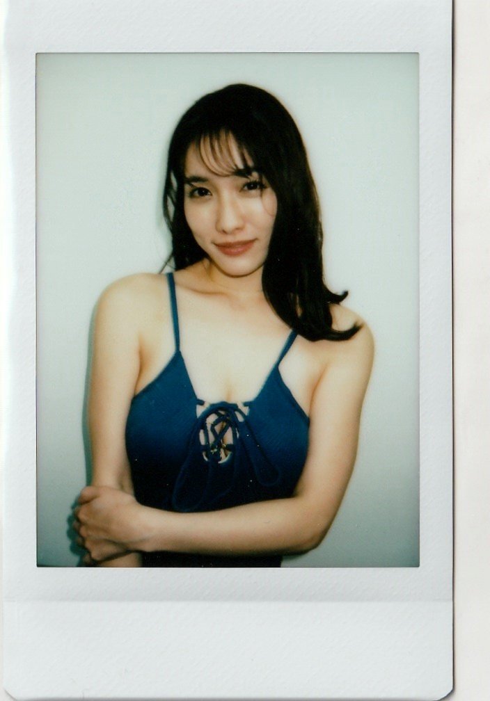 Yahoo!オークション - 1円～【今野杏南】1of1 ビキニ生チェキ4 1/1 メ...