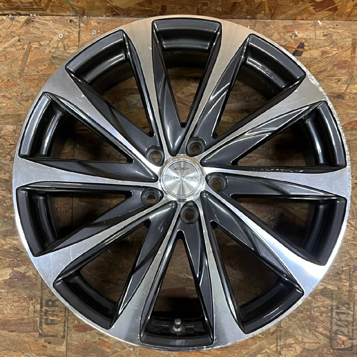 Yahoo!オークション - 【大人気ブラポリ 】BADX ロクサーニ F10 19イ...