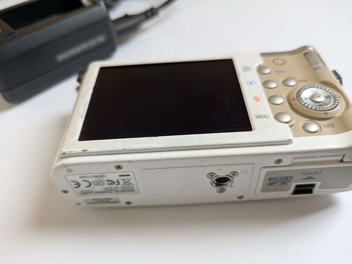 Yahoo!オークション - OLYMPUS PEN E-P1 オリンパス ホワイト 白 ボデ...