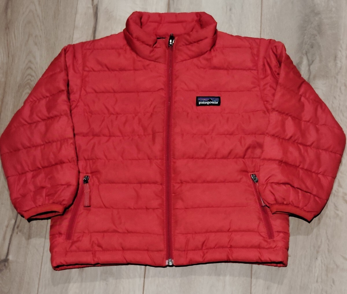patagonia ダウンジャケット パタゴニア ダウン 2T 90cm 赤 kids キッズ(子ども用)｜売買されたオークション情報、yahooの商品情報をアーカイブ公開 - オークファン ...