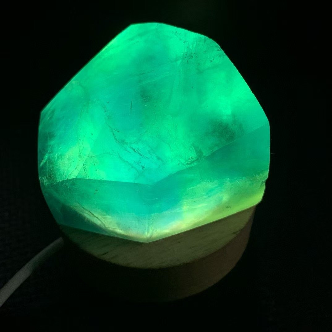 限定品 AAAAAA級天然フローライト 蛍石 原石1214-YS-109D(原石)｜売買されたオークション情報、yahooの商品情報をアーカイブ公開 - オークファン（aucfan.com）