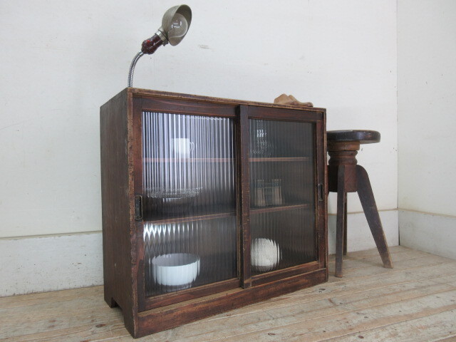 Yahoo!オークション - 古い木味モールガラスの収納棚G77 アンティーク...
