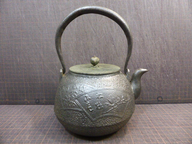 663 龍文堂造 京鉄瓶 満水1400mL 重さ1505g 水漏れ無し(鉄瓶)｜売買されたオークション情報、yahooの商品情報をアーカイブ公開 - オークファン（aucfan.com）