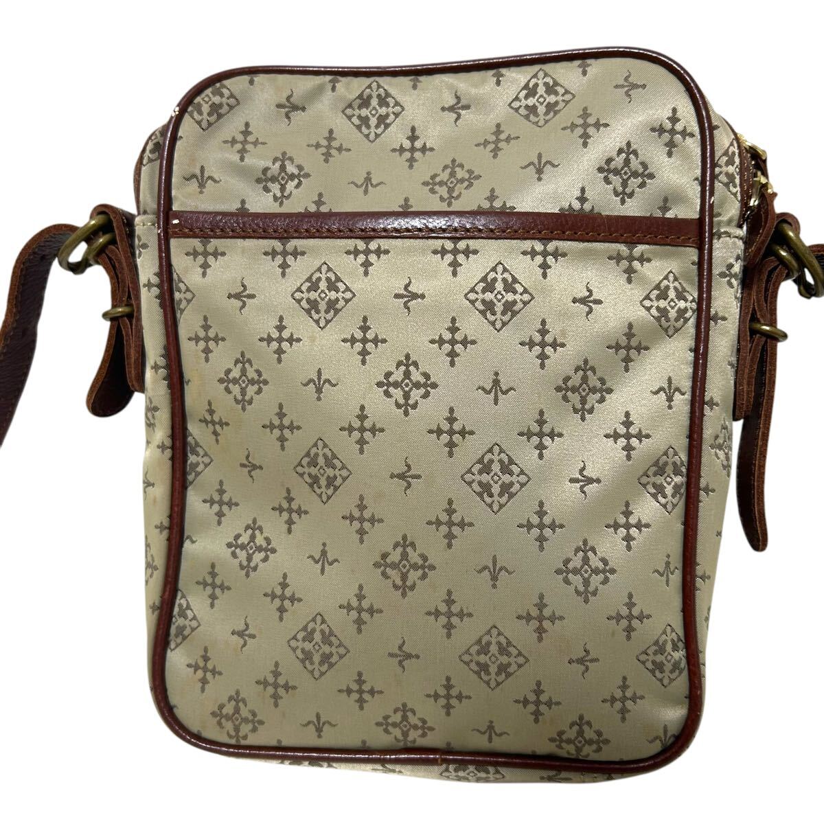 Yahoo!オークション - 2 russet(ラシット) ショルダーバッグナイロン ...