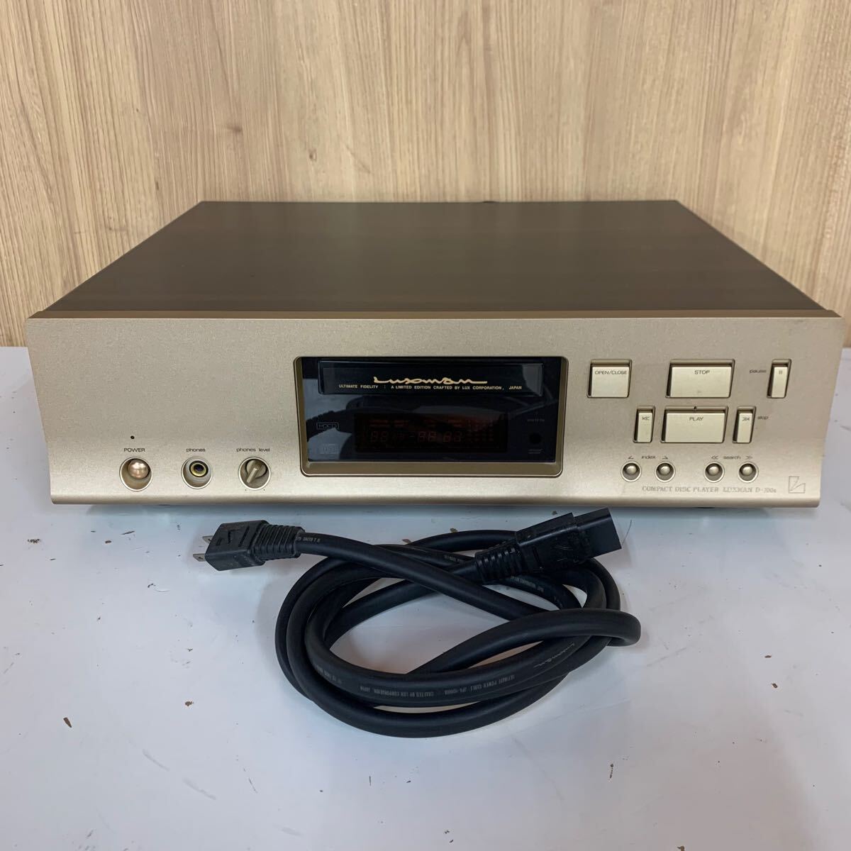 Yahoo!オークション - 【M-4】 LUXMAN D-700S CDプレーヤー CDデッキ ...