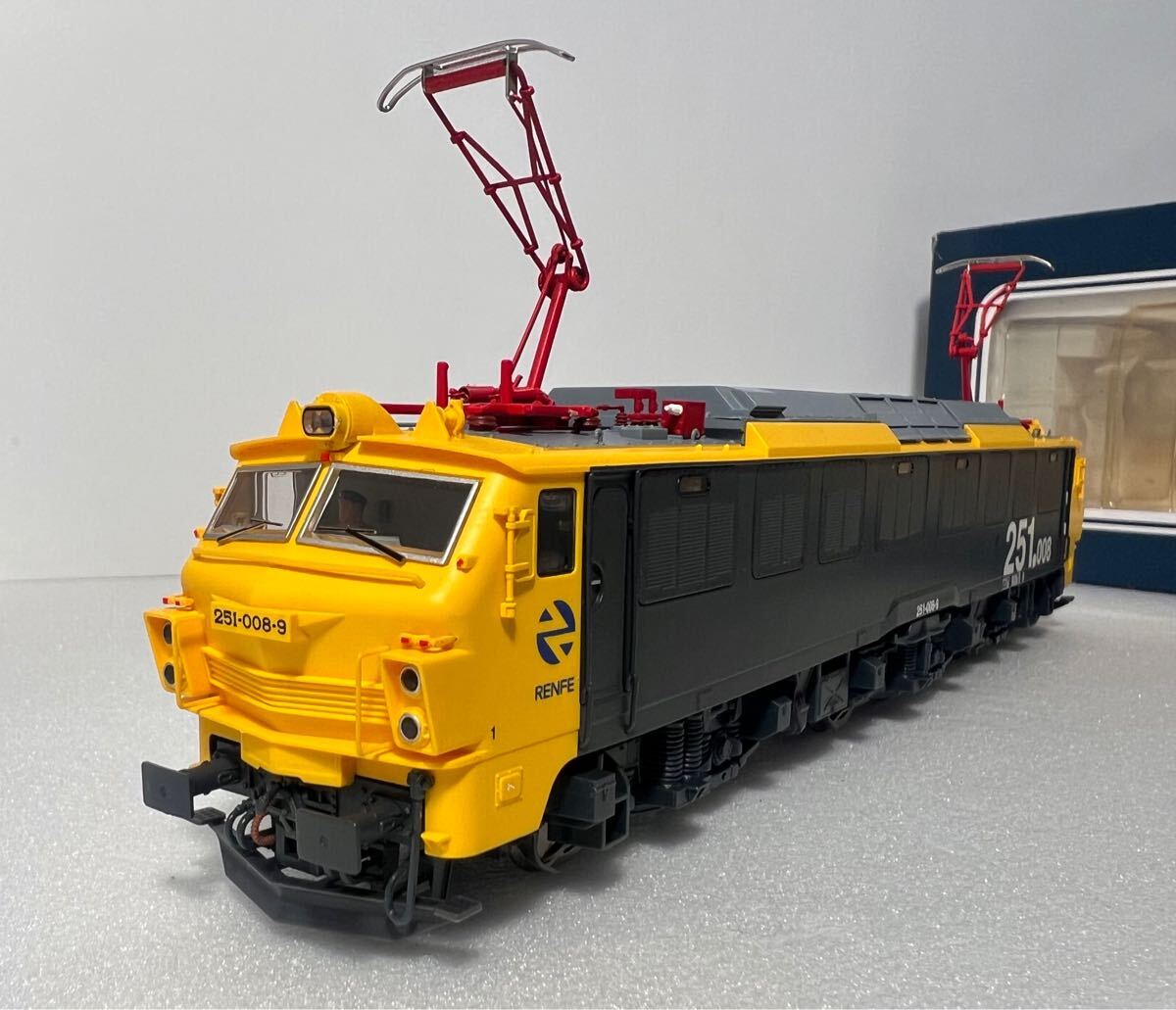 Yahoo!オークション - Electrotren 2584 スペイン国鉄 三菱 RENFE 251-...