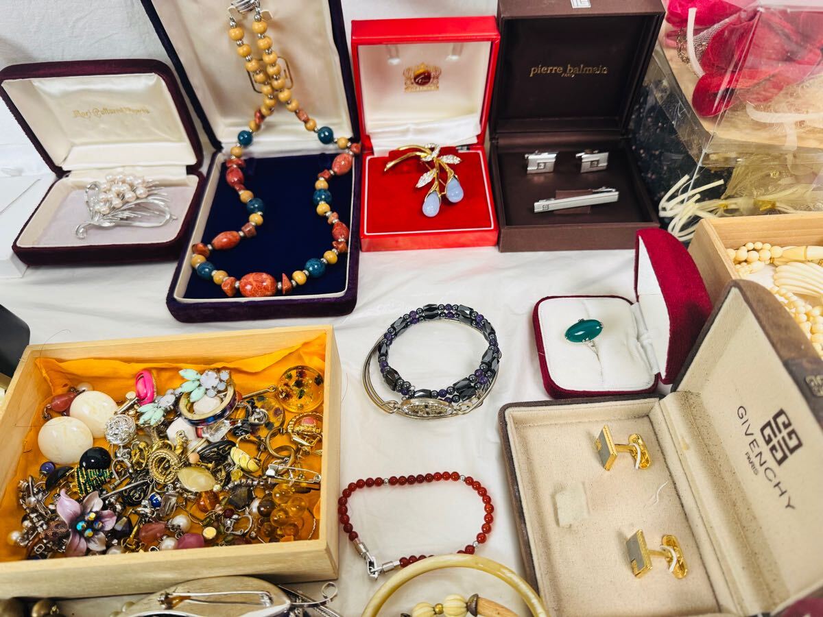 Yahoo!オークション - 【大量】アクセサリー 約10.6kg /ネックレス/ピ...