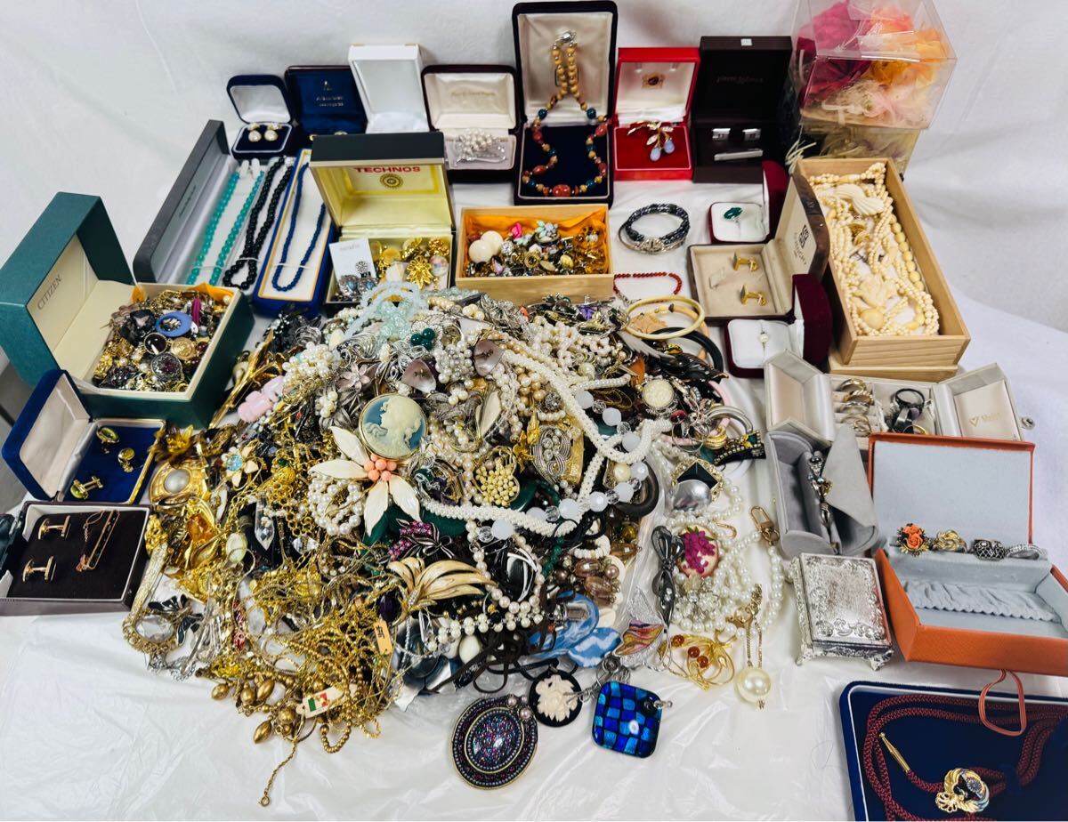 Yahoo!オークション - 【大量】アクセサリー 約10.6kg /ネックレス/ピ...