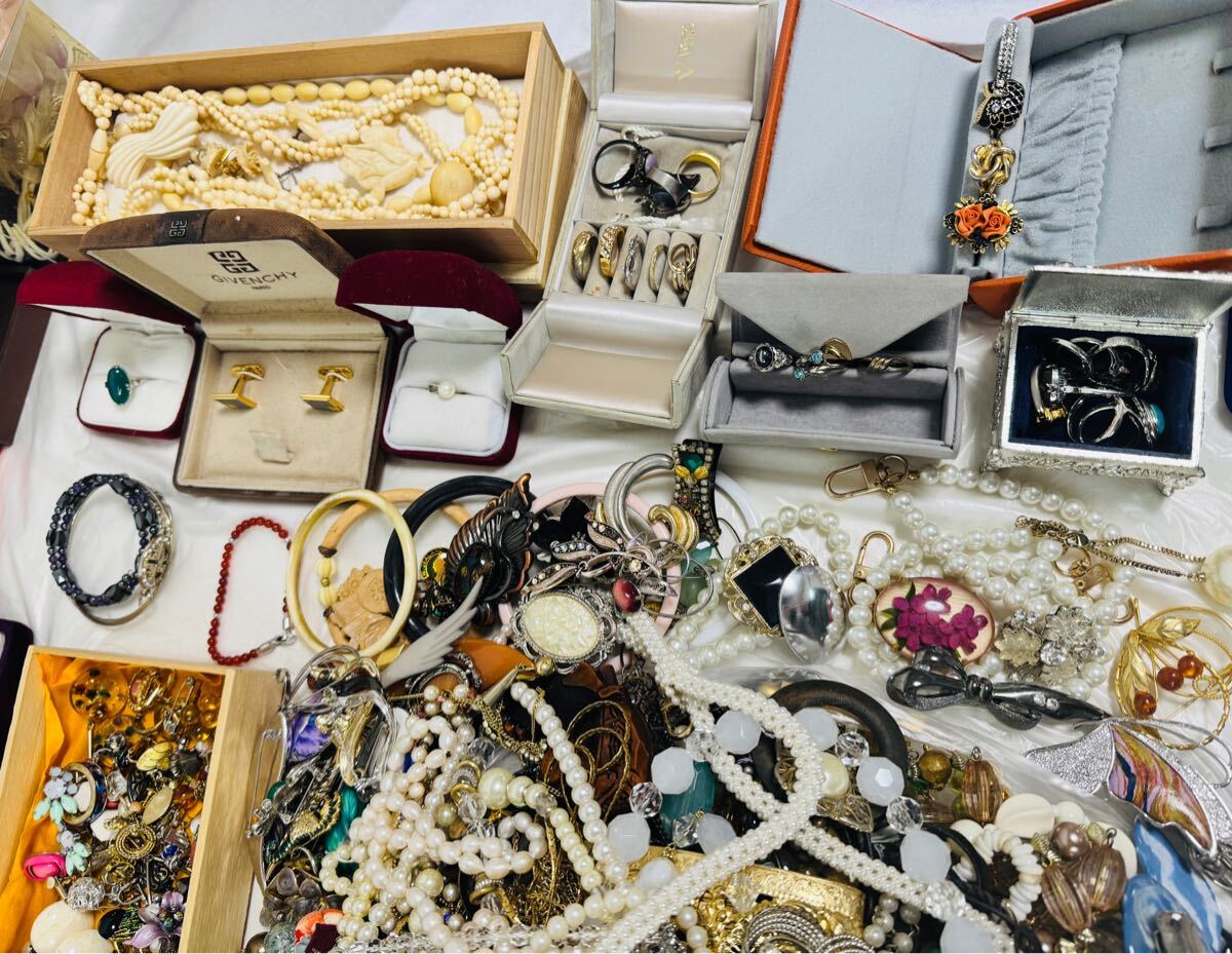 Yahoo!オークション - 【大量】アクセサリー 約10.6kg /ネックレス/ピ...