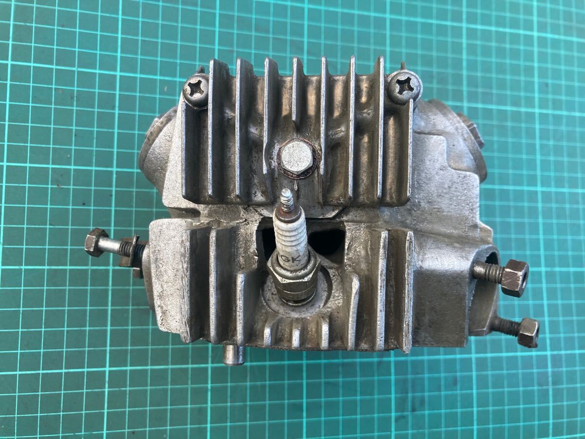 Yahoo!オークション - スポーツカブ CS65 (S65-A09) シリンダーヘッド ...