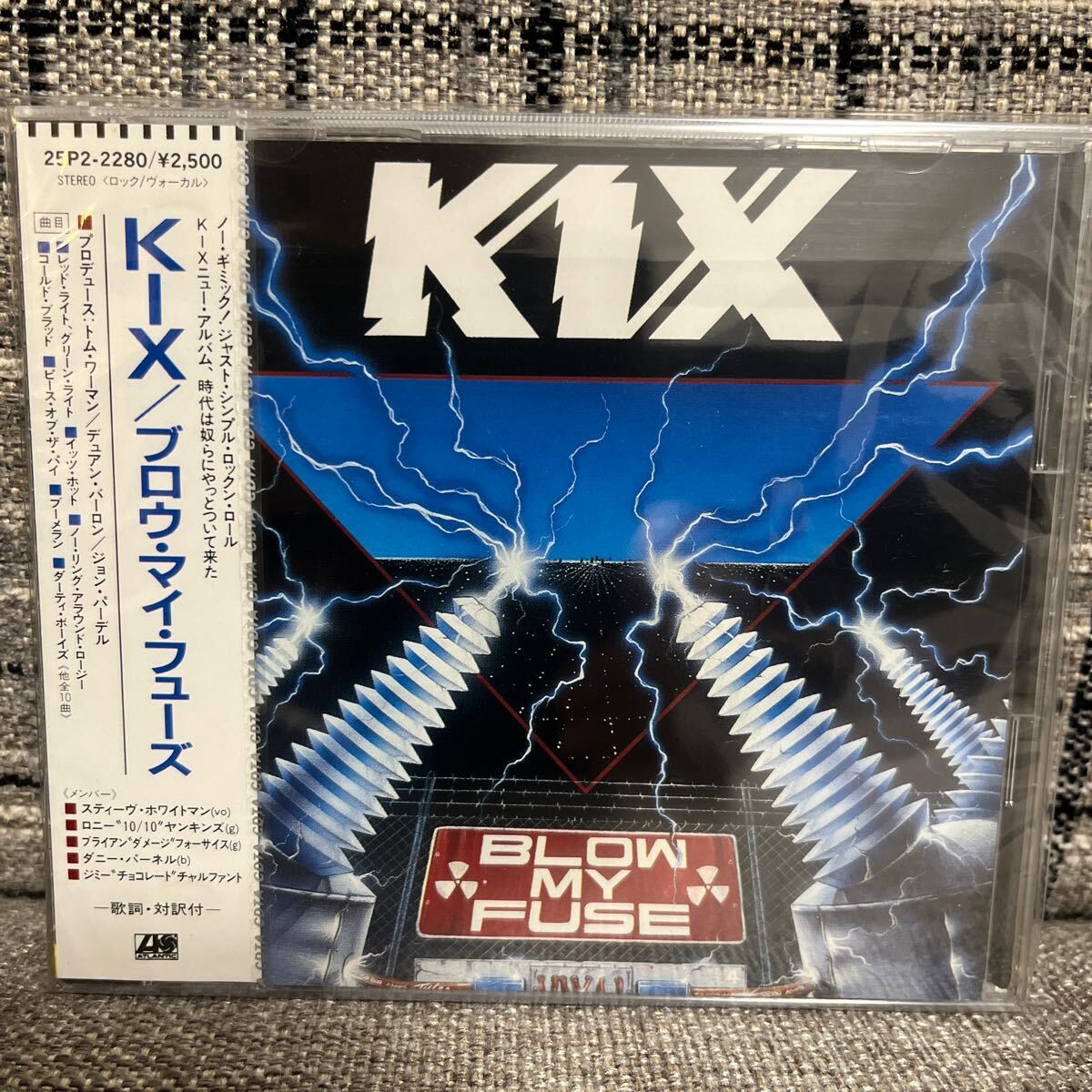 Yahoo!オークション - 旧規格 未開封 25P2/KIX「ブロウ・マイ・フュー...