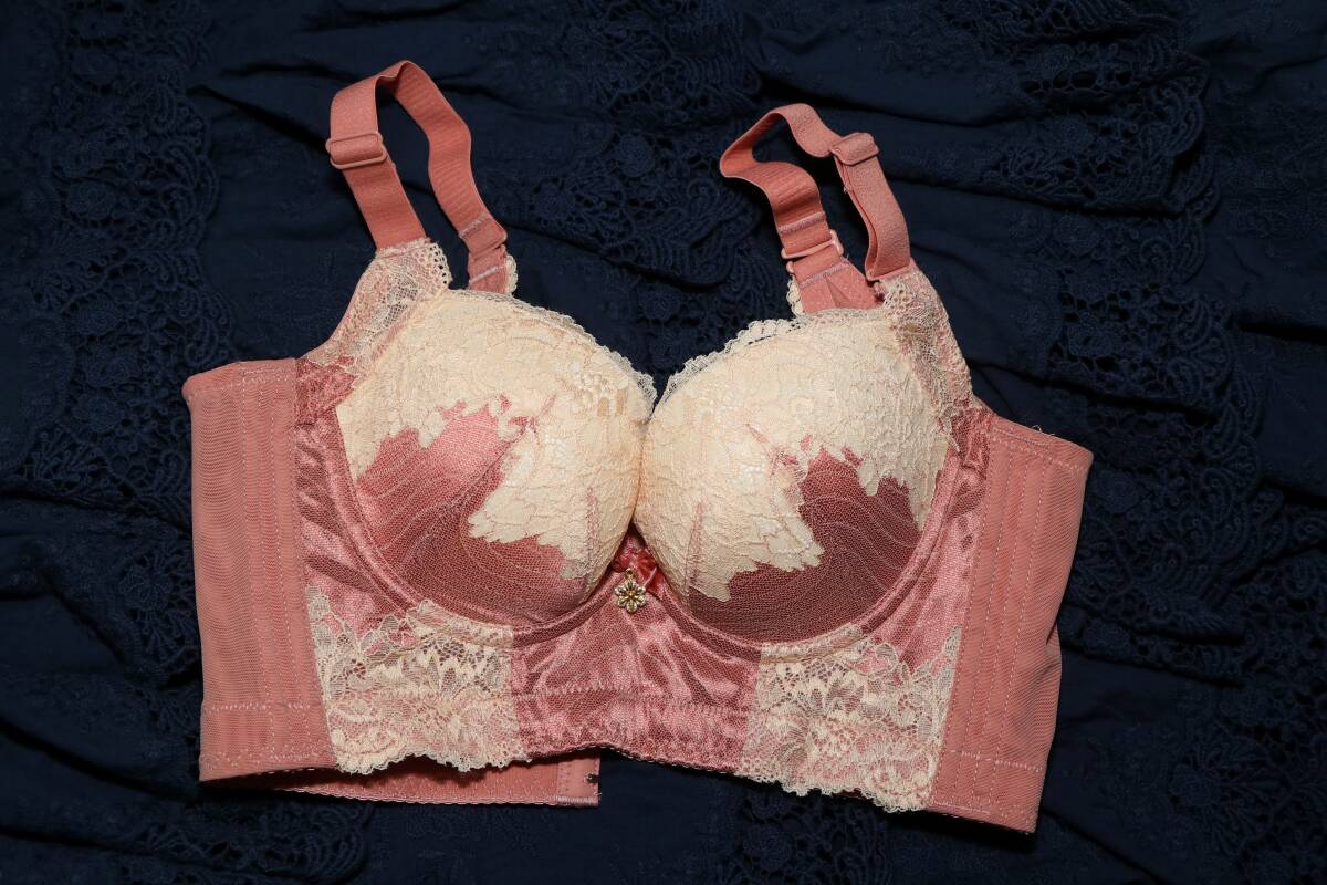 Yahoo!オークション - 補正ブラジャー A75 ②