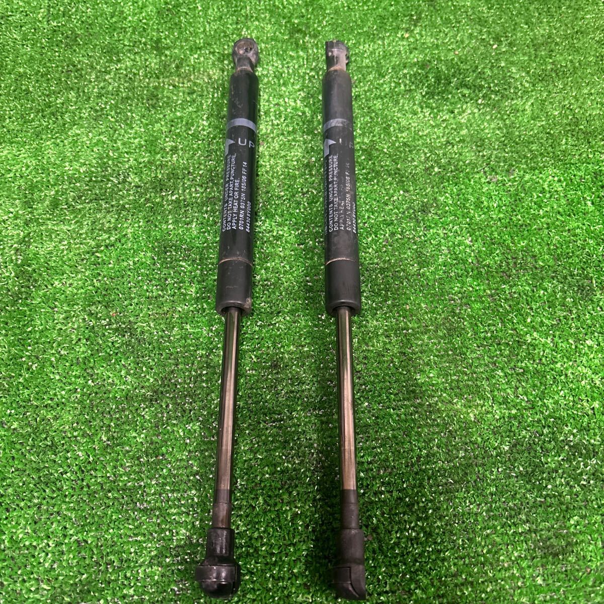 Yahoo!オークション - J31ティアナ トランクダンパー 20-2