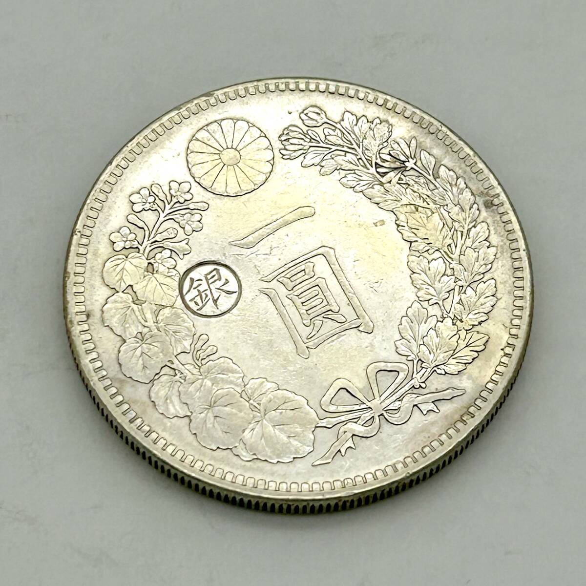 TY1797 一圓 銀貨 丸銀 左打 明治26年 重量 約26.94g 直径 約38mm 厚さ 約2.5mm シルバー 日本 古銭 硬貨 1円 一円(1円銀貨)｜売買されたオークション情報 ...
