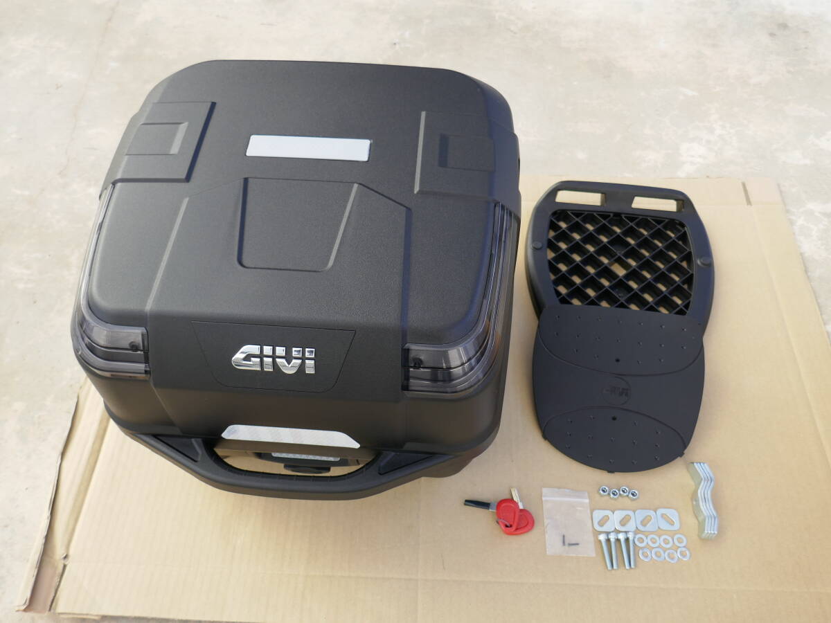 Yahoo!オークション - GIVI(ジビ) リアボックス モノロック 33L ATLAS...