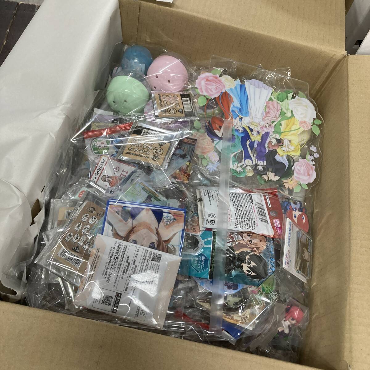 Yahoo!オークション - 32Mdd 萌え系アニメグッズ まとめて箱詰め 五等...