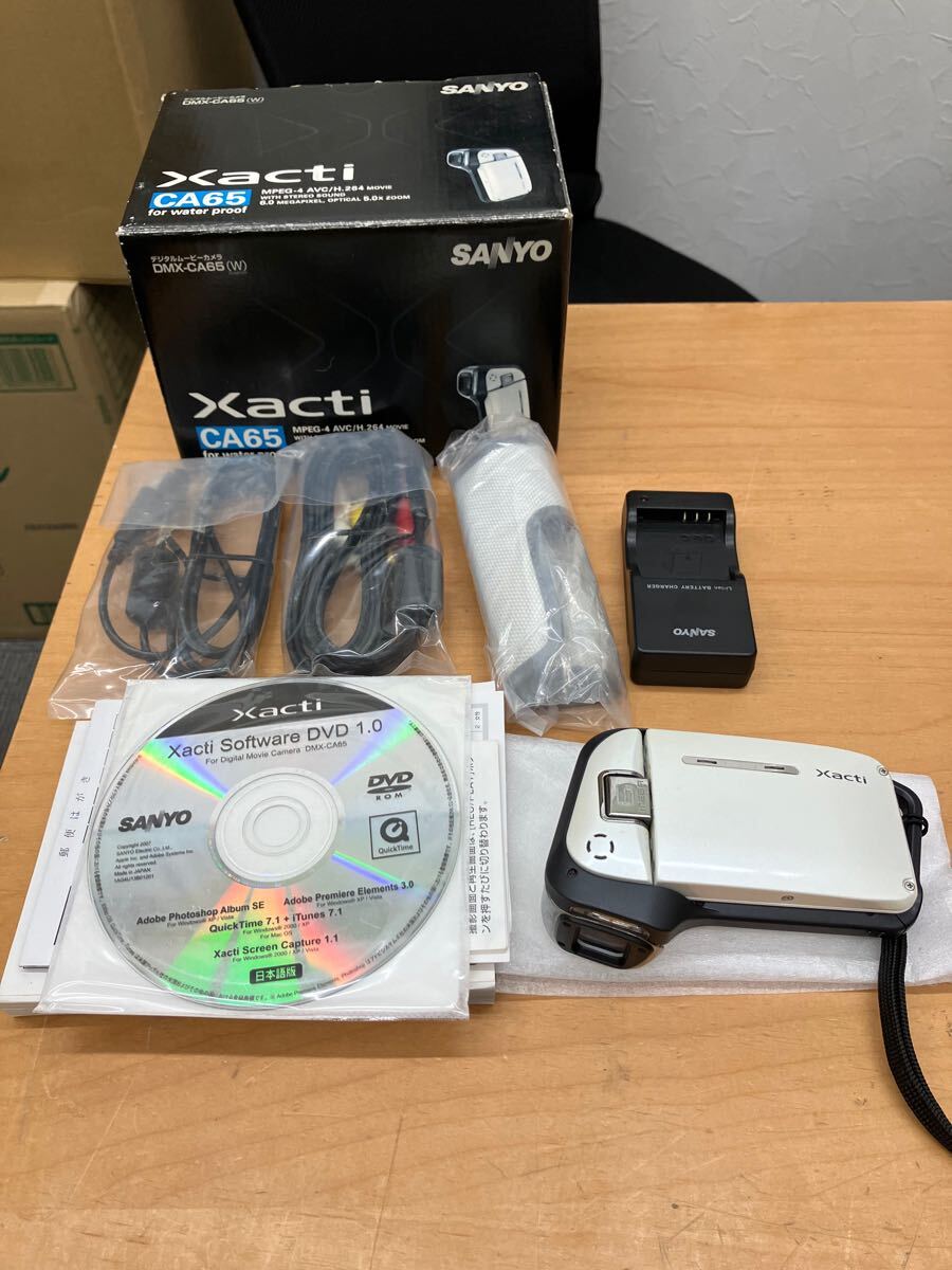 Yahoo!オークション - 【c334】稼働 サンヨー SANYO Xacti DMX-CA65 5×...