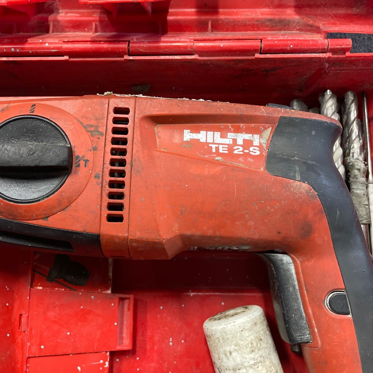 UTT878 HILTI ヒルティ コード式ロータリーハンマードリル TE 2-S 100V 50/60Hz 本体/ケース 穴あけ ハンマドリル 電動工具(本体)｜売買されたオークション情報 ...