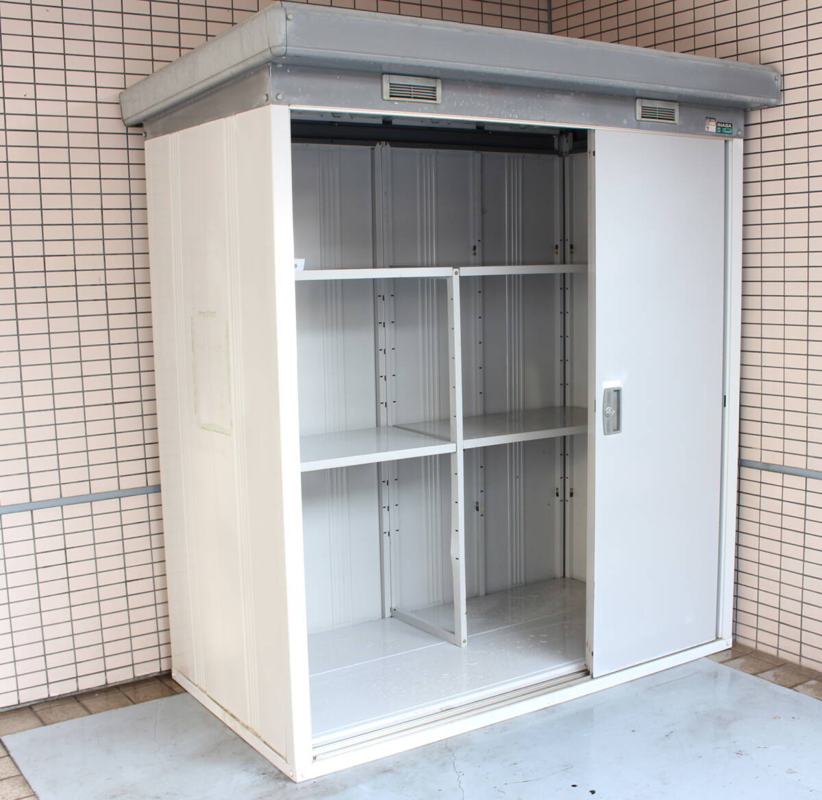 Yahoo!オークション - 幅1870 イナバ物置 3ドア MBW-17 中古