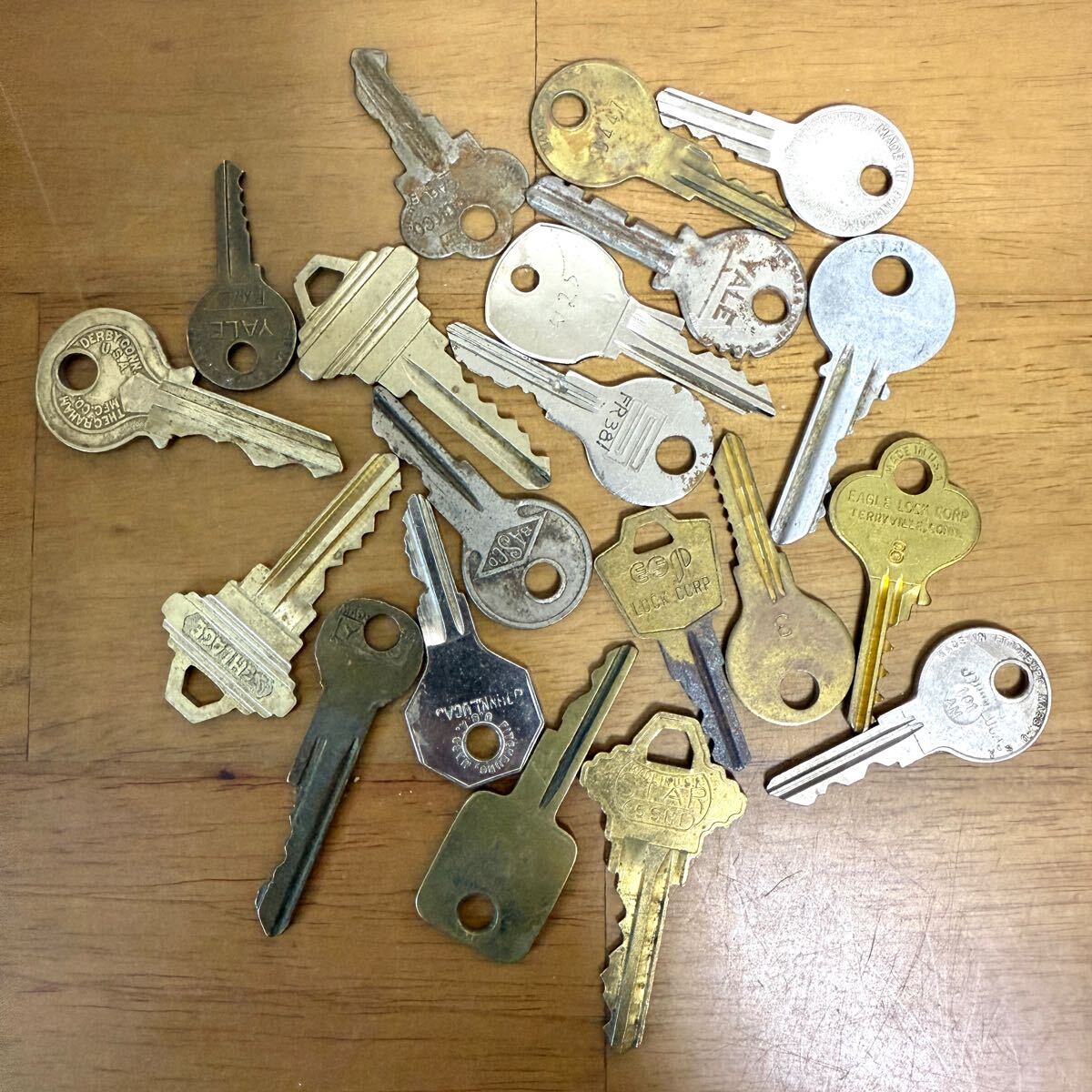 Yahoo!オークション - A383 20個 アメリカ 鍵 ヴィンテージ キーホルダ...