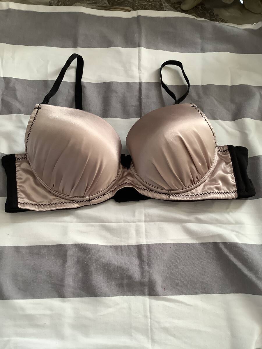 Yahoo!オークション - ブラジャー モモ色系 光沢 新品 サイズC75