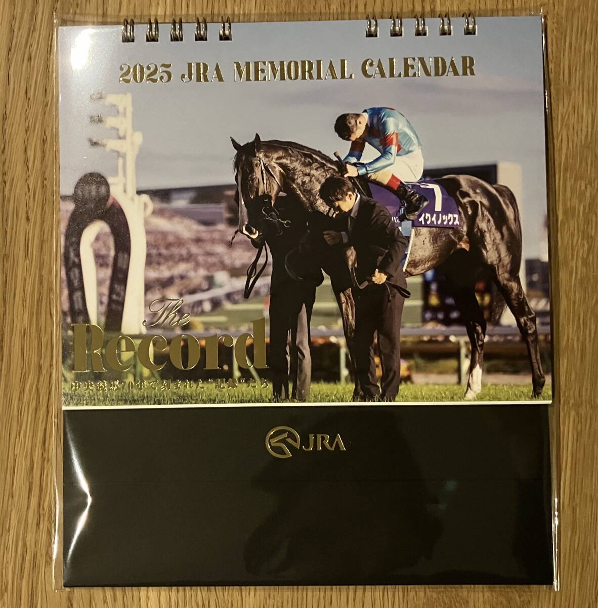 Yahoo!オークション - JRA 2025年メモリアル卓上カレンダー 70周年記...