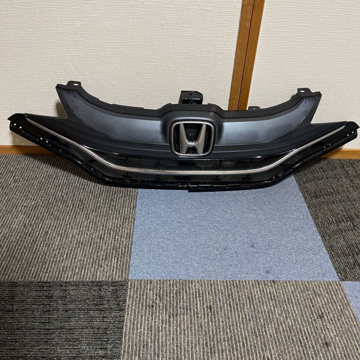 Yahoo!オークション - フィット DBA-GK3 ラジエータ－ グリル 送料込み...