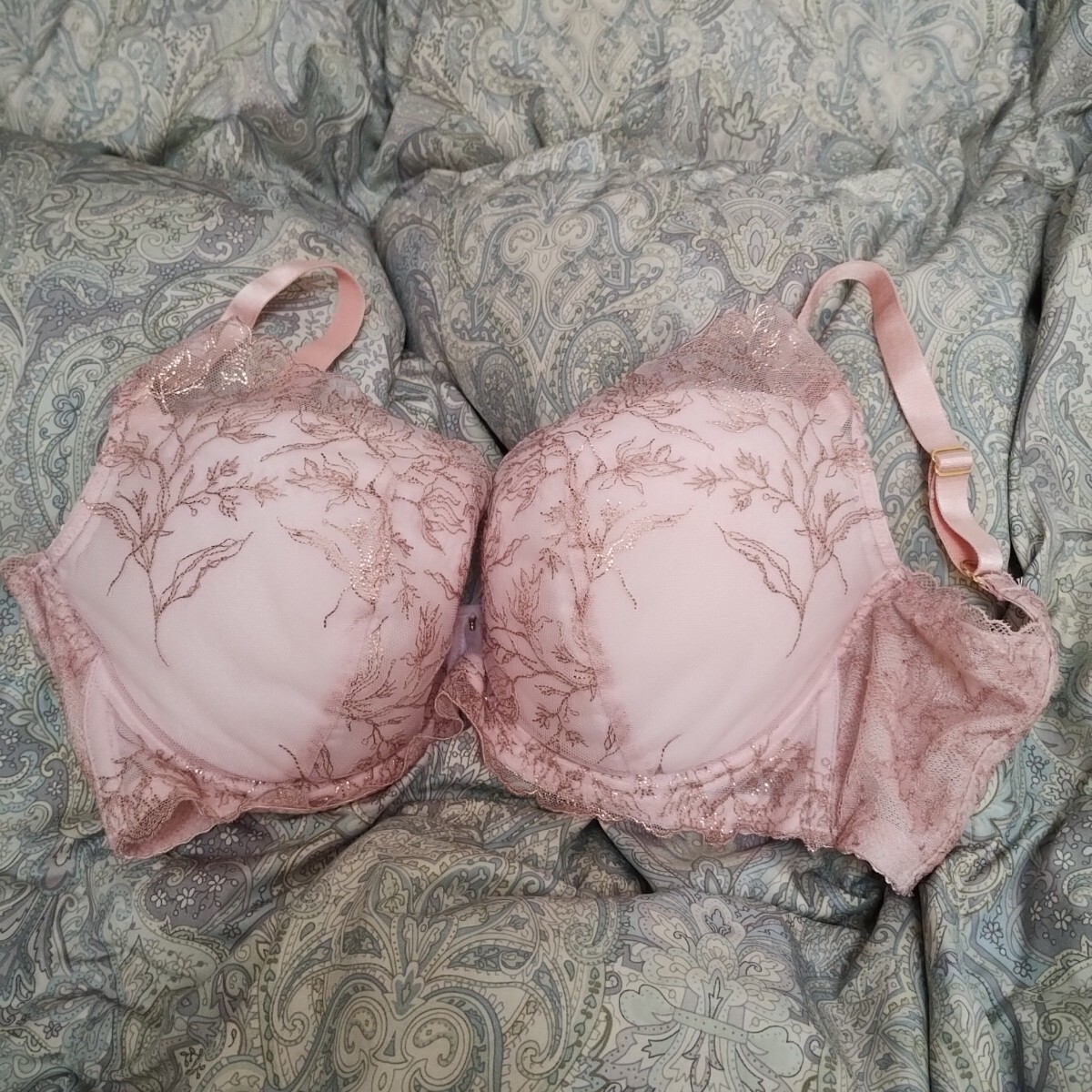 Yahoo!オークション - ワコールWacoalアンフィAMPHI花柄フリル付きブラ...