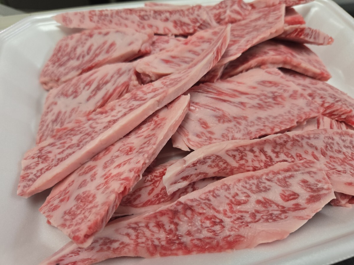 Yahoo!オークション - 埼玉A5武州和牛 特選友ばらの上カルビ(焼肉) 1.6...