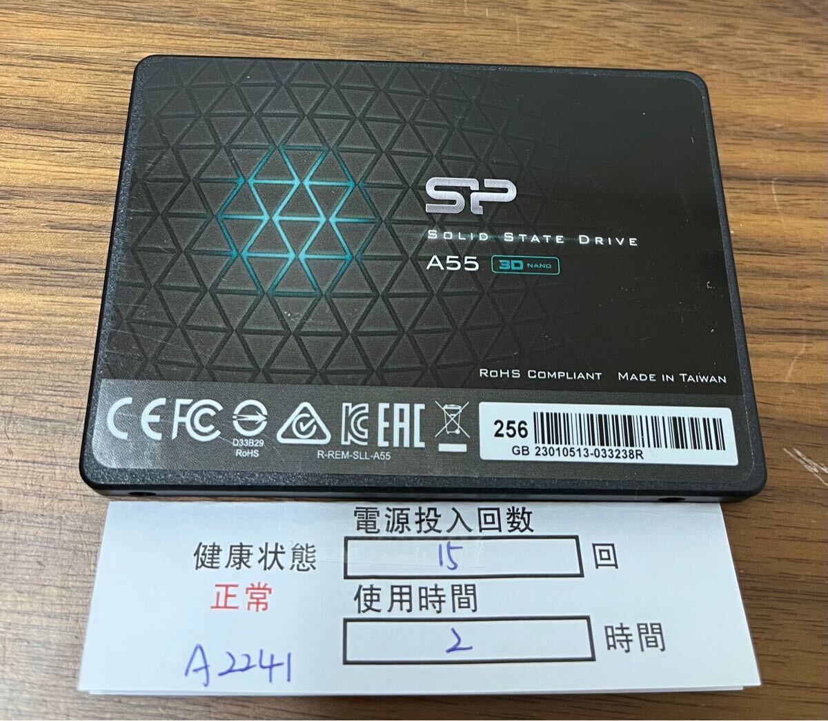 Yahoo!オークション - A2241/中古品 /2.5インチSATA SSD/SP /256GB/動...