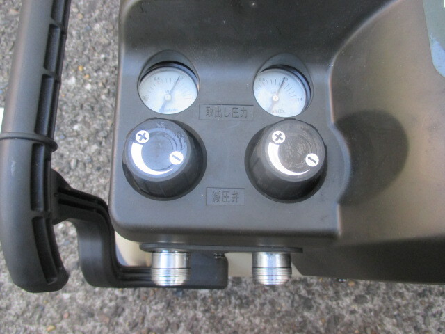 Yahoo!オークション - u577 美品 マキタ エアコンプレッサ モデルAC2...