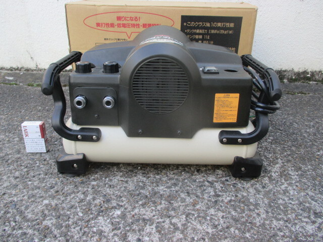 Yahoo!オークション - u577 美品 マキタ エアコンプレッサ モデルAC2...