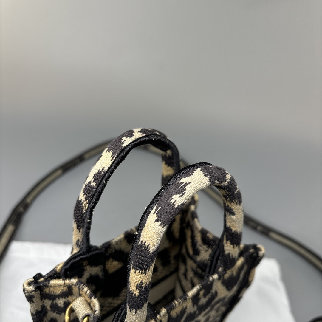 1円【新品未使用】Christian Dior クリスチャンディオール 1円【新品未使用】Christian Dior クリスチャンディオール