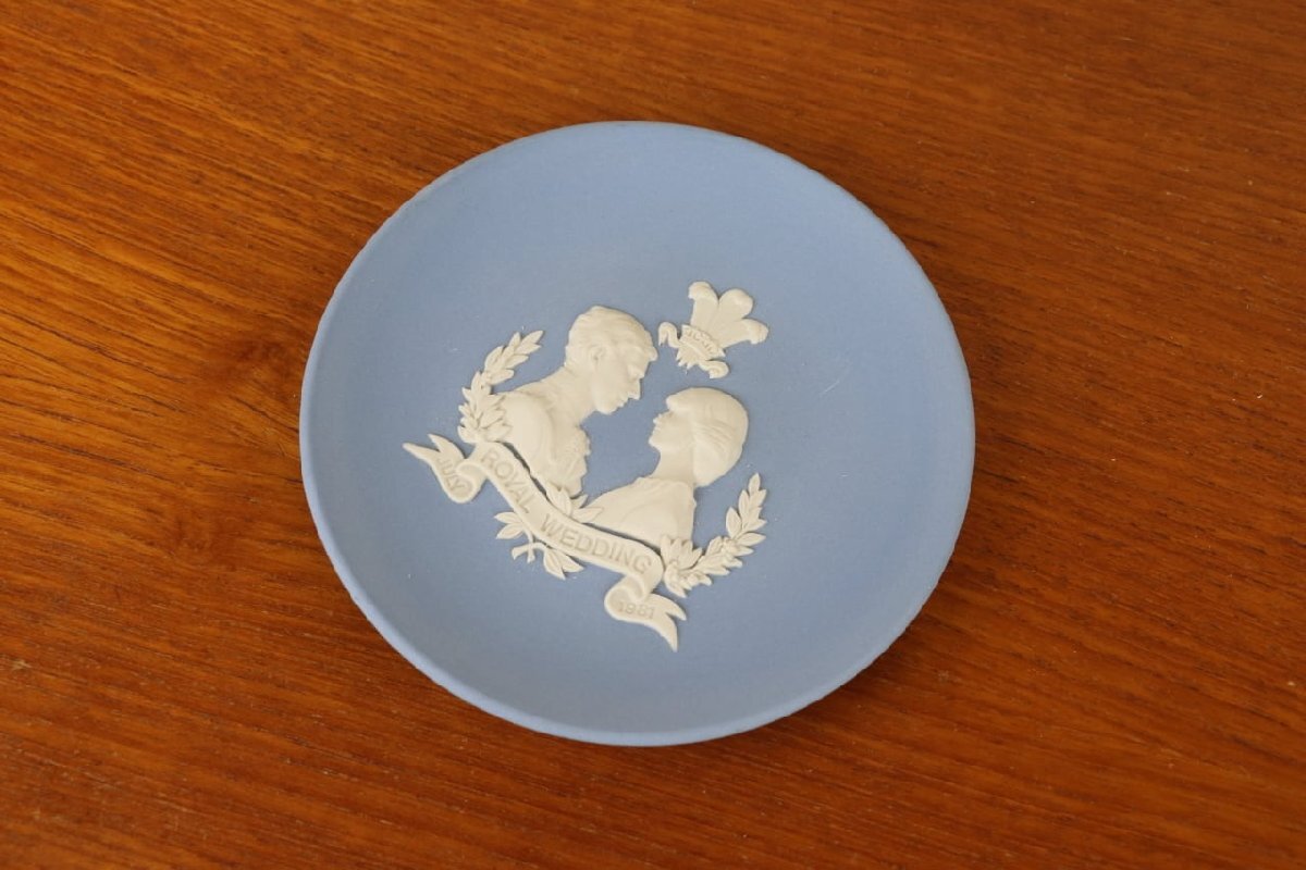 ウェッジウッド ジャスパー ペールブルー ピンディッシュ ダイアナ妃 ロイヤルウェディング 1981年 ラウンドトレイ ヴィンテージ(ウェッジウッド)｜売買されたオークション情報、yahooの ...