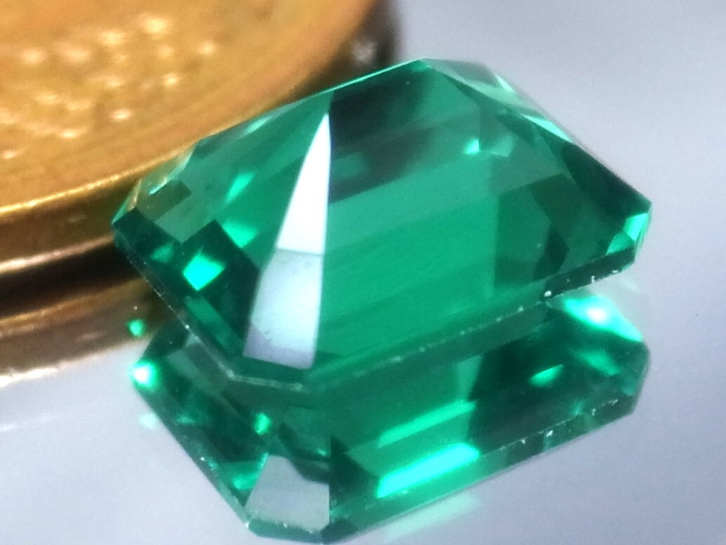 Yahoo!オークション - 2.26ct a 新品・コロンビアカラー 新素材 合成ナ...