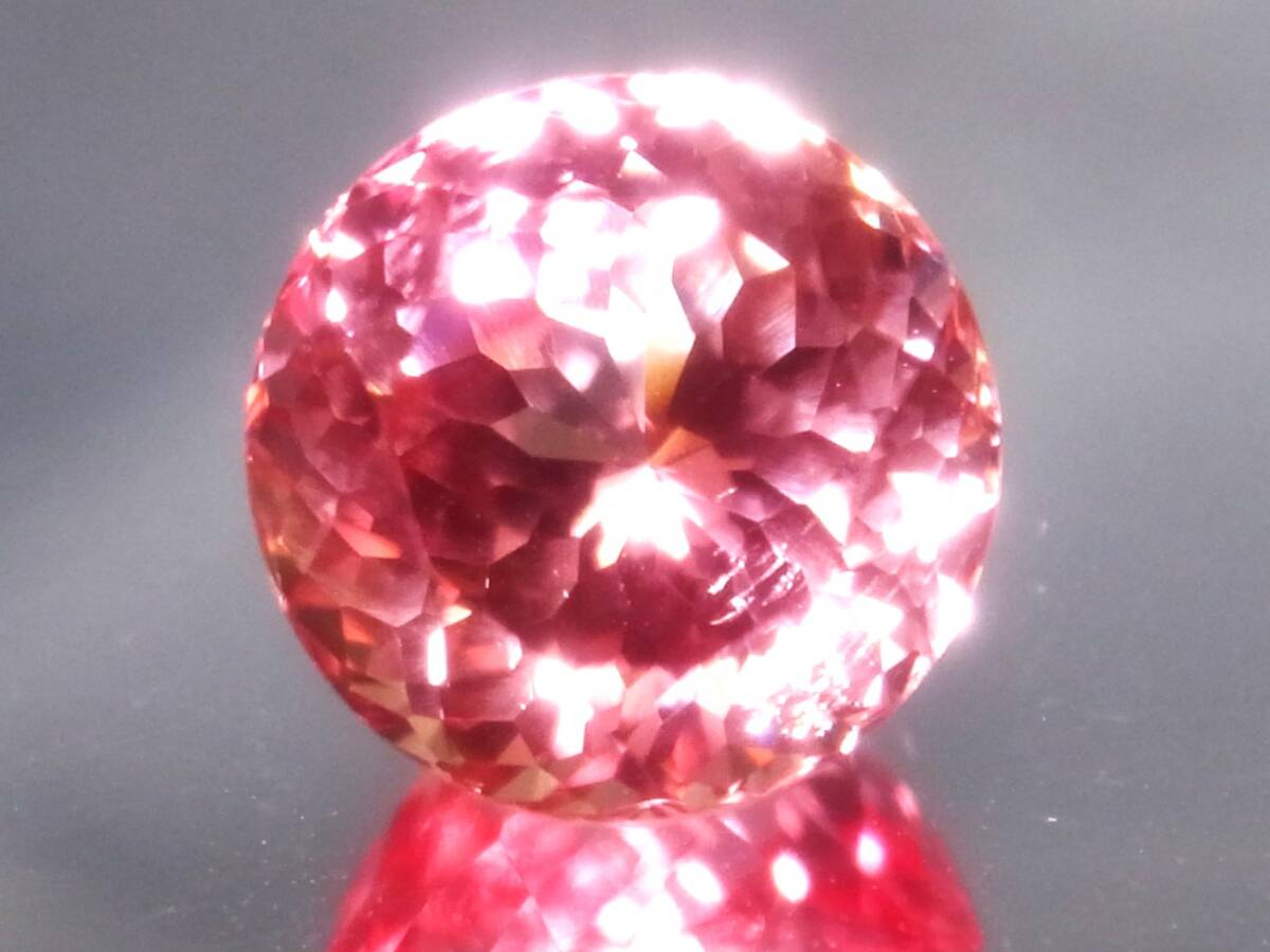 Yahoo!オークション - 6.17ct 新品・新色 モルガナイトカラー 変色効果...