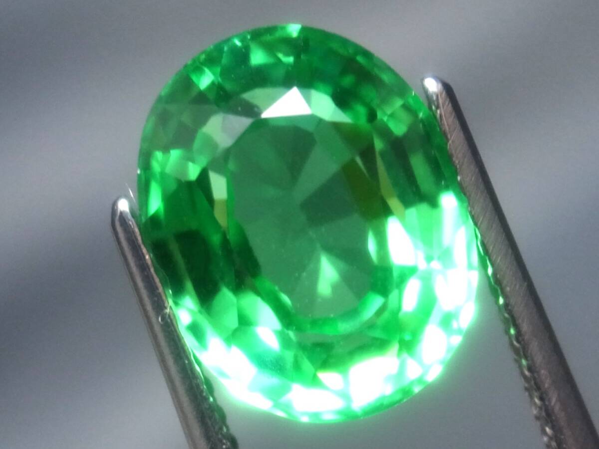 Yahoo!オークション - 4.85ct 新品・テリ凄・ライムグリーンサファイヤ...