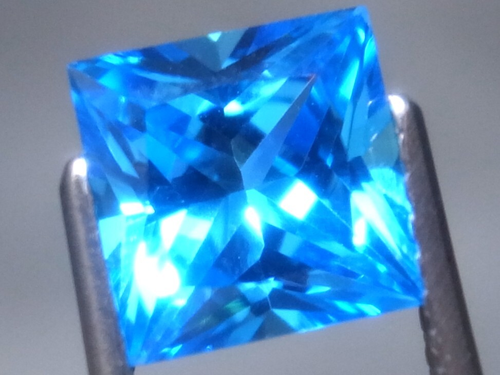 Yahoo!オークション - 2.46ct 新品・新色・スカイブルートパーズカラー...