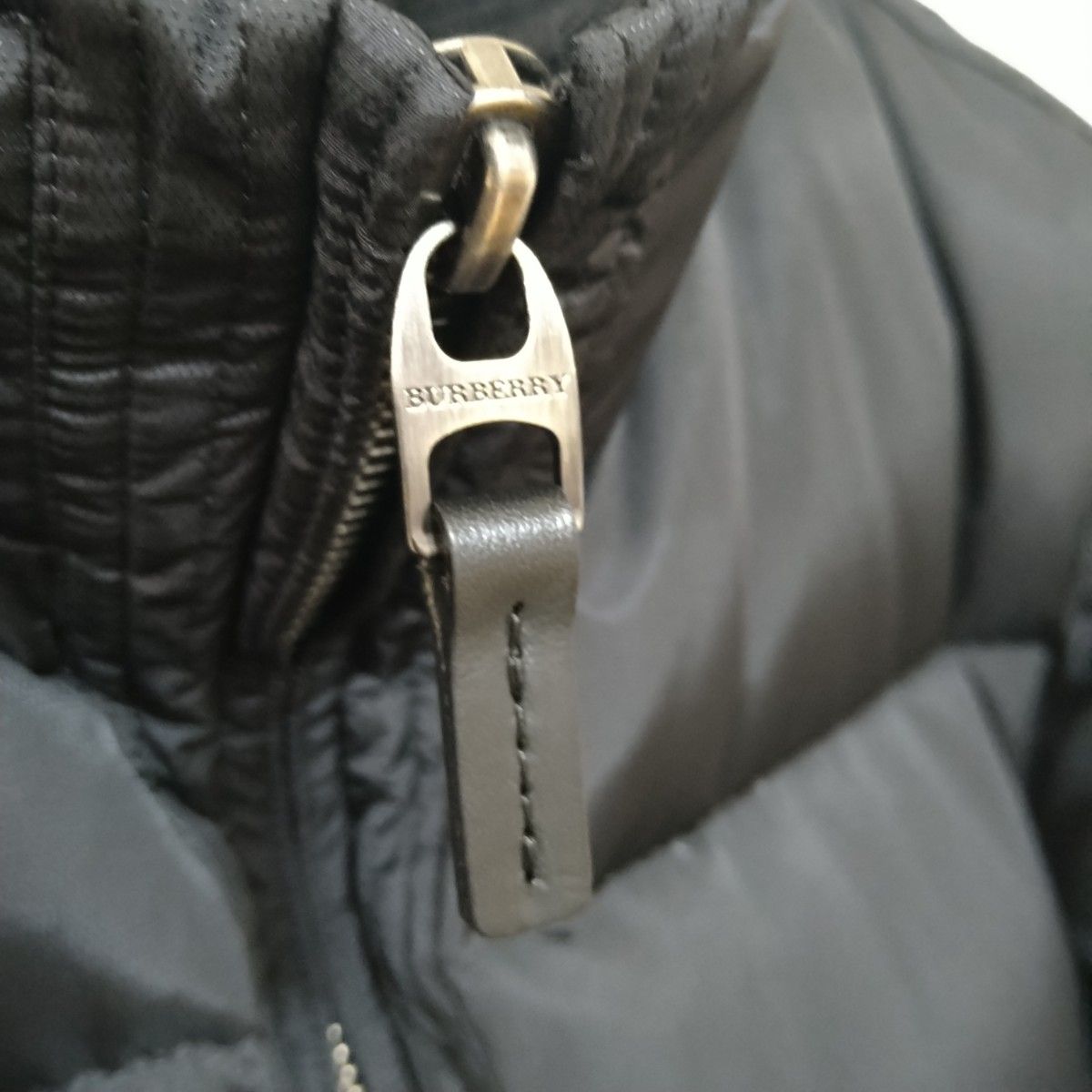 バーバリー ロンドン ダウン ジャケット 黒 BBP35-729-09 サイズ バーバリー ロンドン ダウン ジャケット 黒 BBP35-729-09 サイズ
