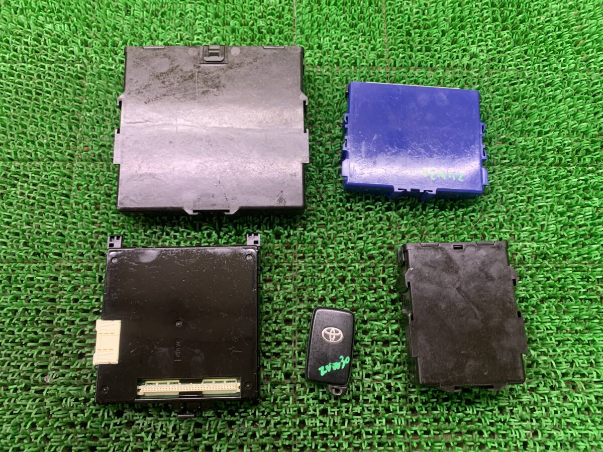 Yahoo!オークション - 即決値段 M15-9 トヨタ ZVW30 プリウス スマー...