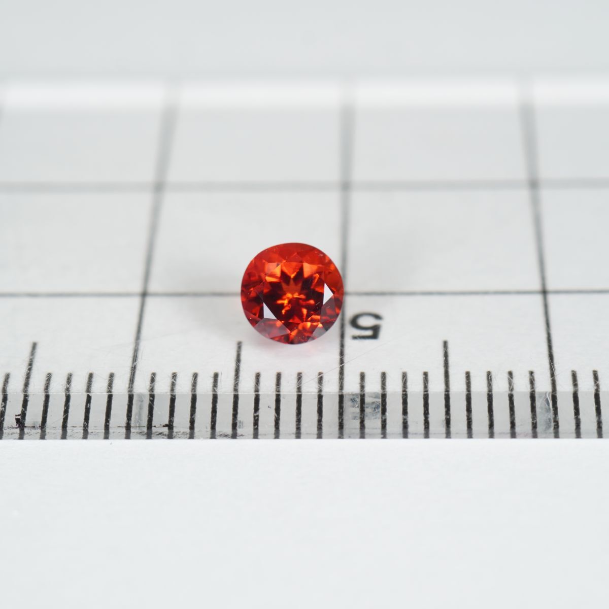 Yahoo!オークション - 0.46ct 合成レッドベリル ビクスバイト 水熱法