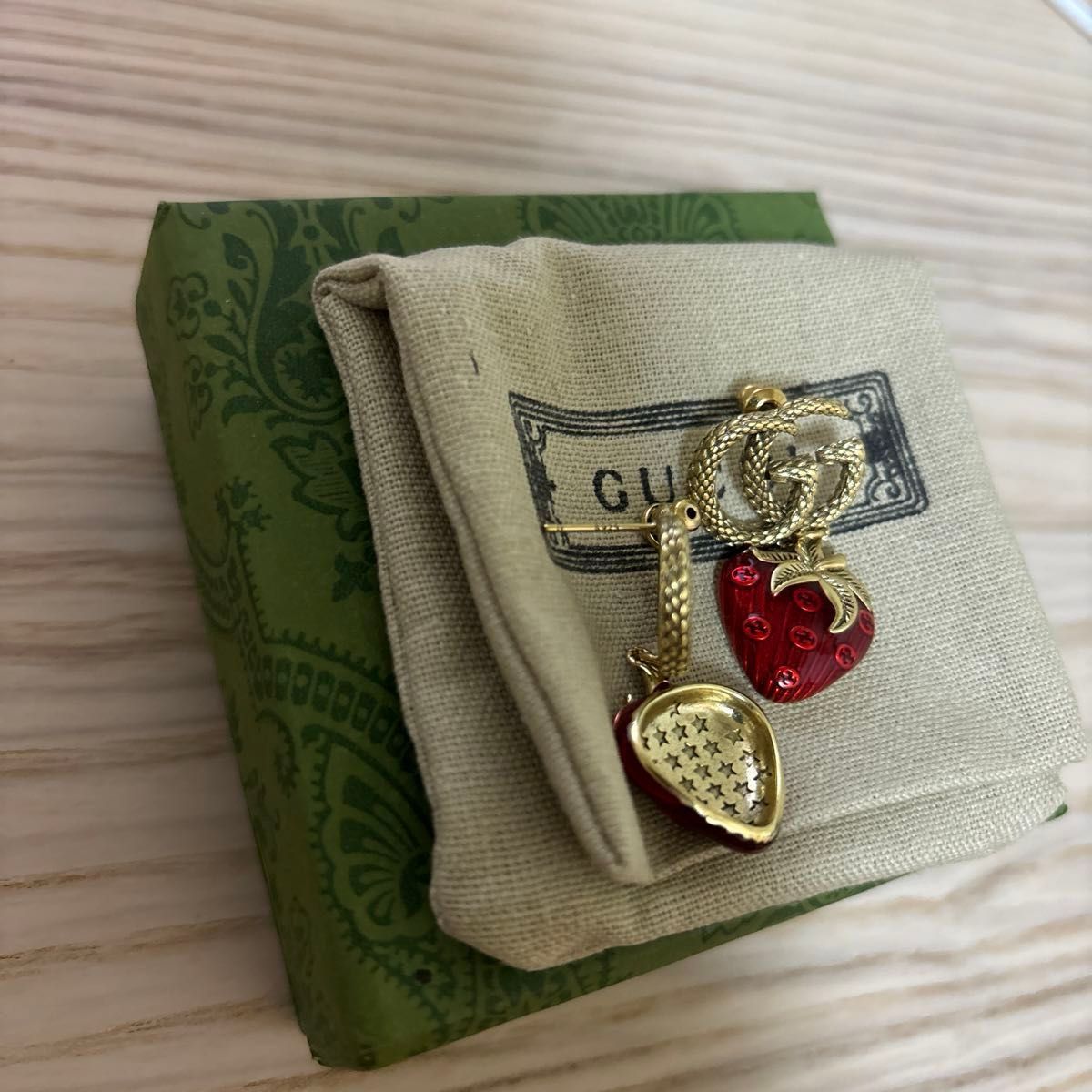 Gucci グッチ いちご ピアス 両耳|Yahoo!フリマ(旧PayPayフリマ) Gucci グッチ いちご ピアス 両耳|Yahoo!フリマ(旧PayPayフリマ)