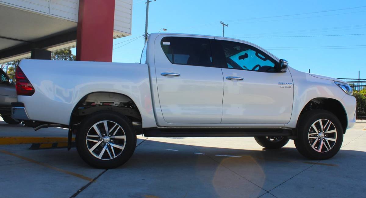 Yahoo!オークション - 新品 取付説明書 2017-2025 新型 ハイラックス G...