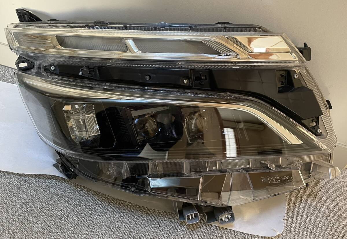 Yahoo!オークション - トヨタ ヴォクシー ZRR80 ZWR80 80系 後期 右側 ...